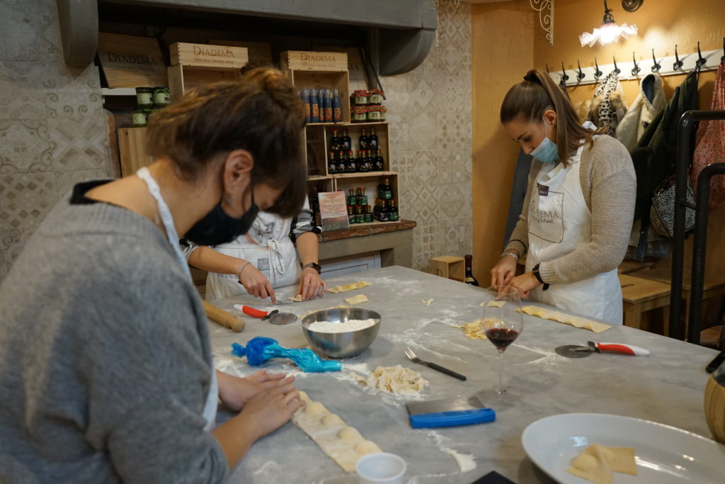 From Florence: Tuscan cooking class and San Lorenzo food market small ...